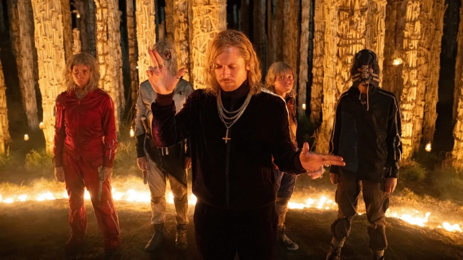 'Extermínio: O Templo dos Ossos' esquece os zumbis e foca na loucura ...