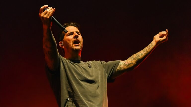 Avenged Sevenfold inicia turnê no Brasil com show em Curitiba; veja setlist e fotos