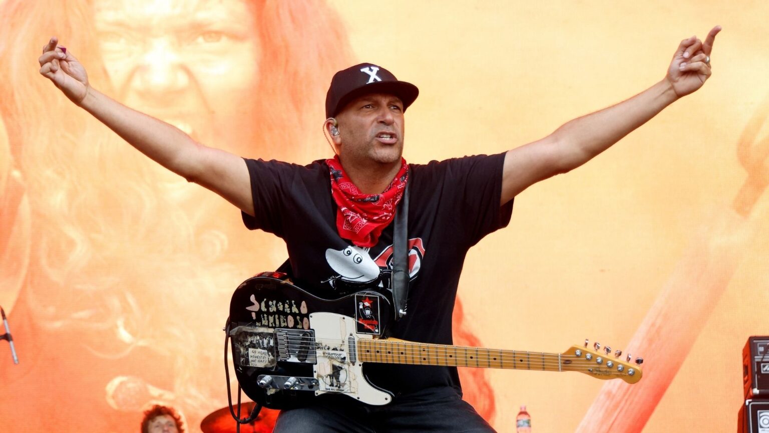 Tom Morello acusa governo Trump de usar slogan nazista em coletiva ...