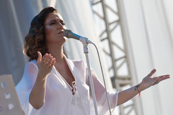 Maria Rita se emociona durante show em São Paulo