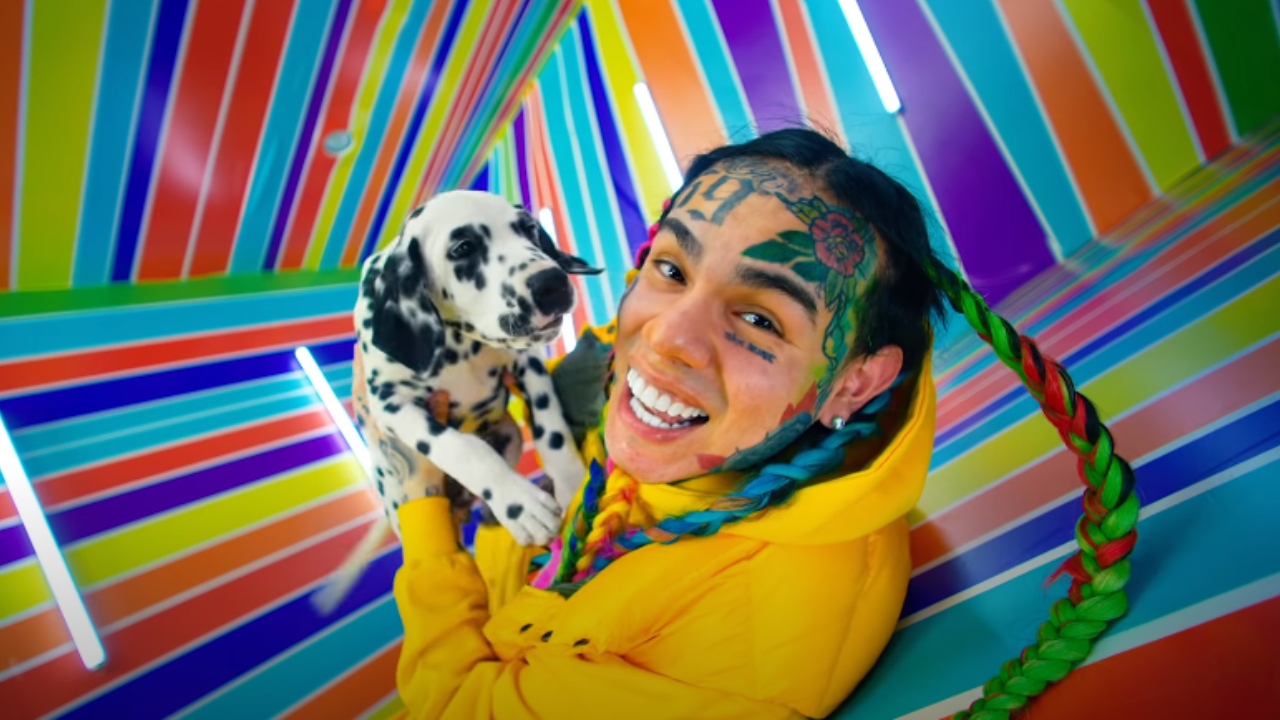 Rapper 6ix9ine é internado por overdose de pílulas para emagrecer, diz site - Rolling Stone Brasil